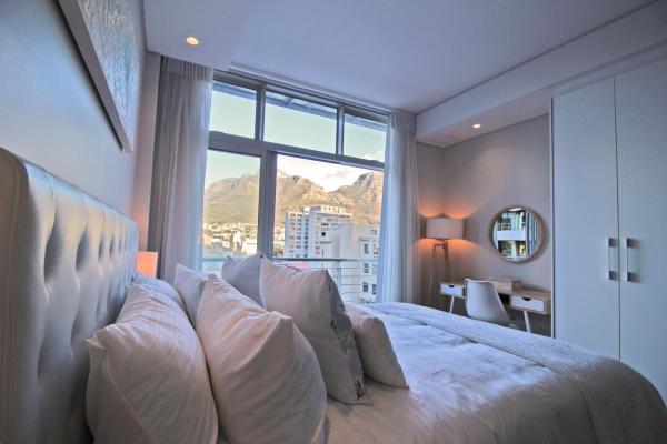 Sensational Sentinel - Camps Bay