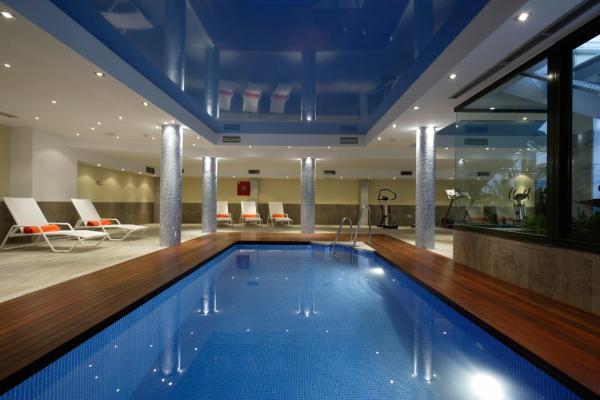 馬里納圖科薩公寓酒店 - 內爾哈