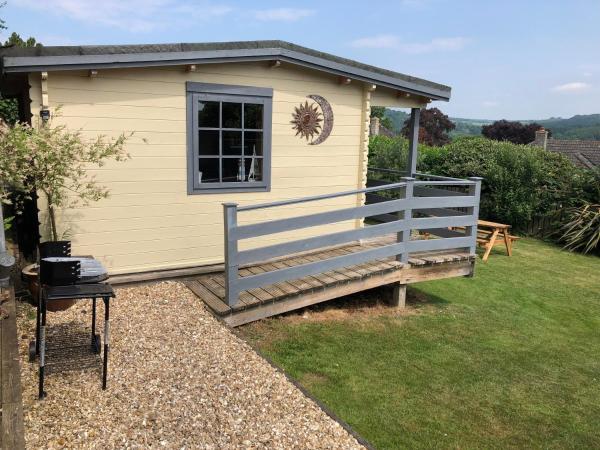 Morlais Log Cabin -