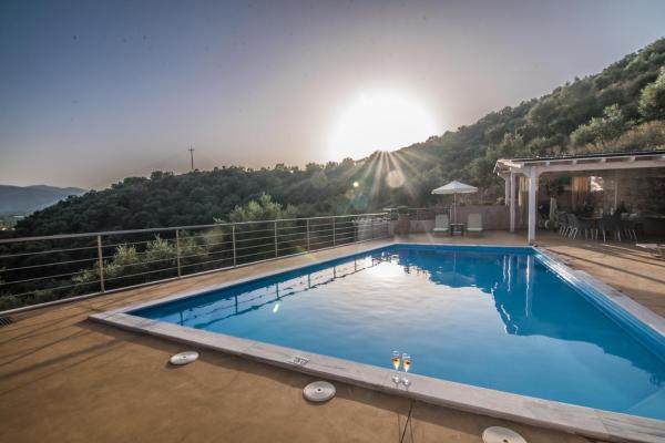 Aksos Suites Accessible Accommodation - Grecja