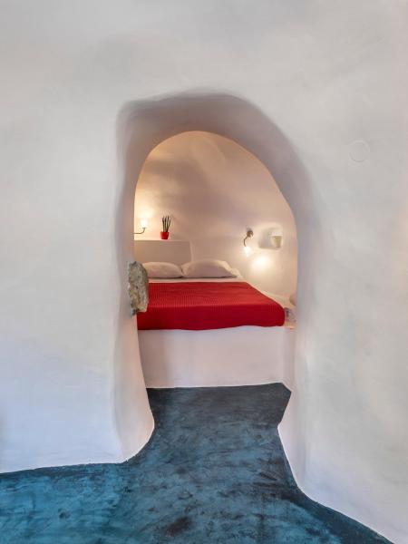 Traditional Farmers Caves - Szantorini