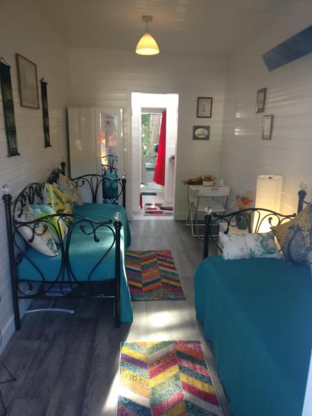 Private Studio Extension With Bathroom And Kitchen - Brentford