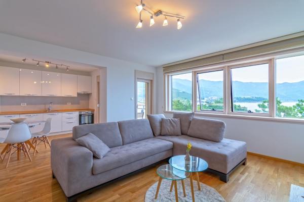 Luxury Seaside Apartments - 부드바