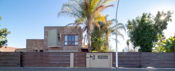 Earthbound B&b - Luxury Queen Room(with Balcony) - Oudtshoorn