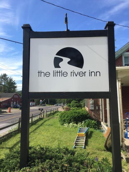Room Two At The Little River Inn - Stowe, VT