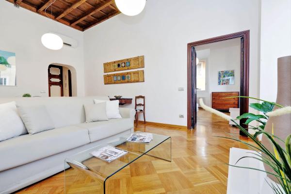 Giulia Charme - My Extra Home - Roma