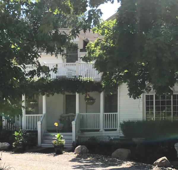 Martha's Vineyard B & B - South Haven, MI