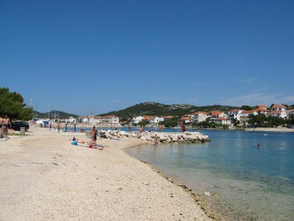 Brošćica 16 - Tisno