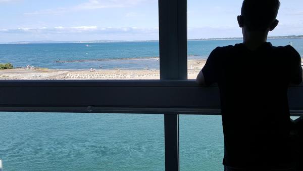 Parenthèse En Bord De Mer, Vue Imprenable Sur L'infini Bleu - Vias