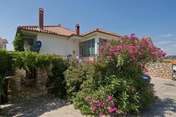 Apartment Josip - Tisno