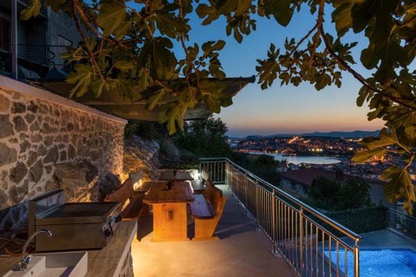 Amazing View Apartment With Private Pool - Podstrana