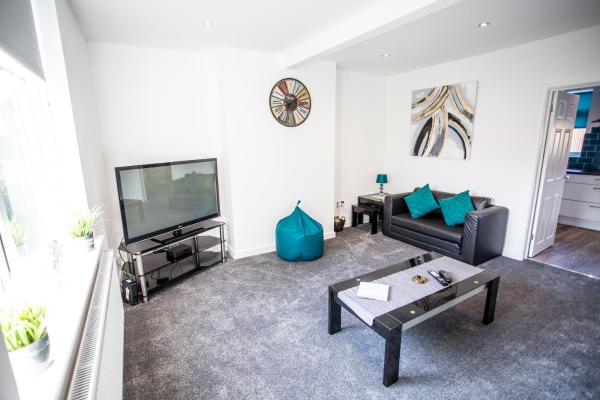 Lovely 3 Bedroom House - Close To All Attractions - Free Parking - Warwickshire