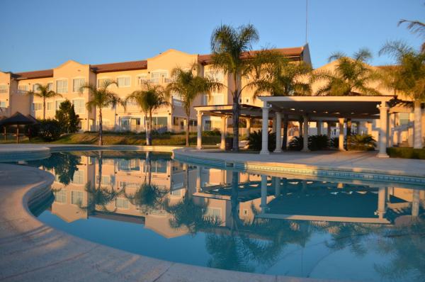 Howard Johnson Resort Spa & Convention Center - Villa de Merlo
