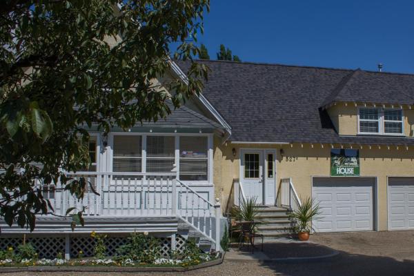 Genelle House B&b Guest House - Castlegar