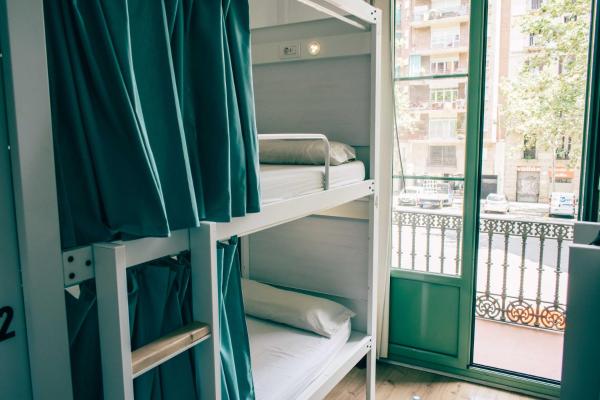 Black Swan Hostel - Badalona