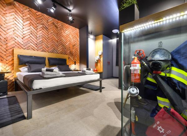 Split Industrial Design Rooms - Split