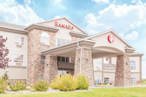 Ramada By Wyndham Pincher Creek - Pincher Creek
