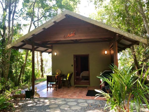 Gunnadoo Holiday Hut With Ocean Views And Jacuzzi - Mossman