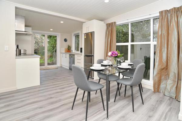 Albemarle Villa - Christchurch Holiday Homes - Christchurch