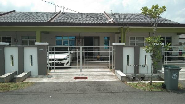 Ainur Homestay - Masjid Tanah
