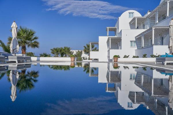 Petri Suites - Santorini