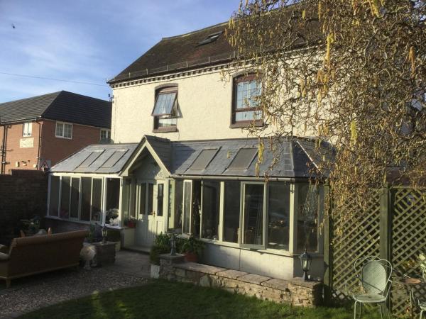 Henwick House Accommodation, Continental Breakfast Included - Shropshire