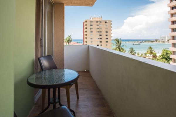 Emerald One Bedroom Suite At Turtle Towers - Ocho Rios
