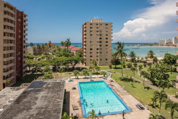 Emerald One Bedroom Suite At Turtle Towers - Ocho Rios