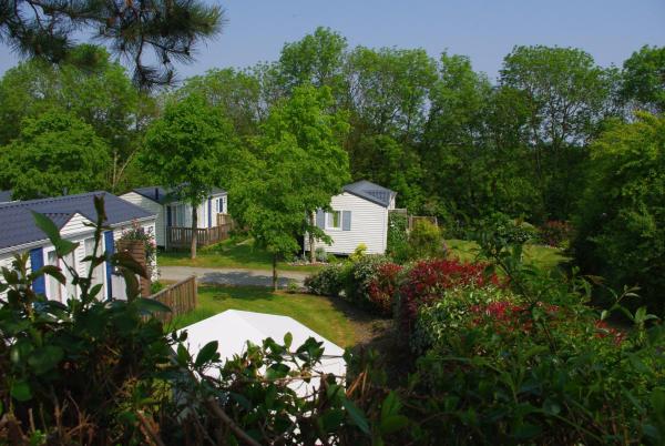 Camping Le Domaine Des Jonquilles - Pléneuf-Val-André