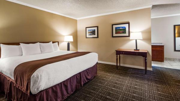 Best Western Lakewood- Historic Landmark - 