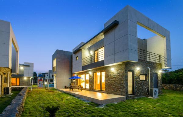 Chandelier Pension - South Korea