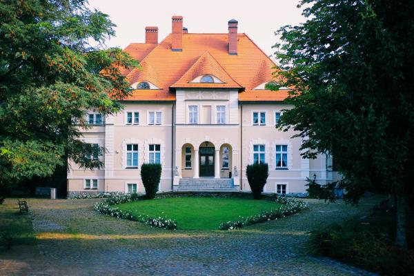 Pałac W Dębinie - Poland