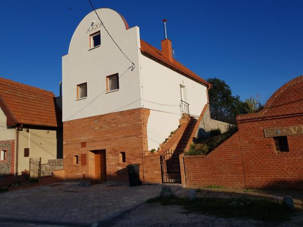 Apartmán Anna S Vinným Sklepem Pouzdřany - Chequia