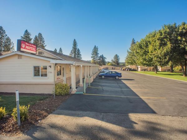 Shasta Pines Motel & Suites - California