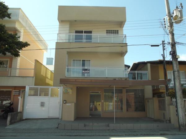 Apartamento 2º Andar Fundos Garagem Para Carro Pequeno - Bombinhas