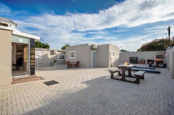 Newtondale Self Catering - Port Elizabeth