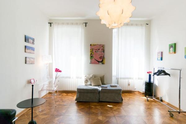 Alla Scalinata Del Teatro Rossetti In Viale Xx Settembre Parcheggio - Triest