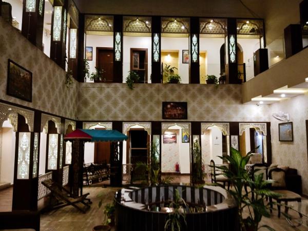 Dwivedi Hotels Sri Omkar Palace - Varanasi