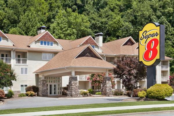 Super 8 By Wyndham Cherokee - Bryson City, NC