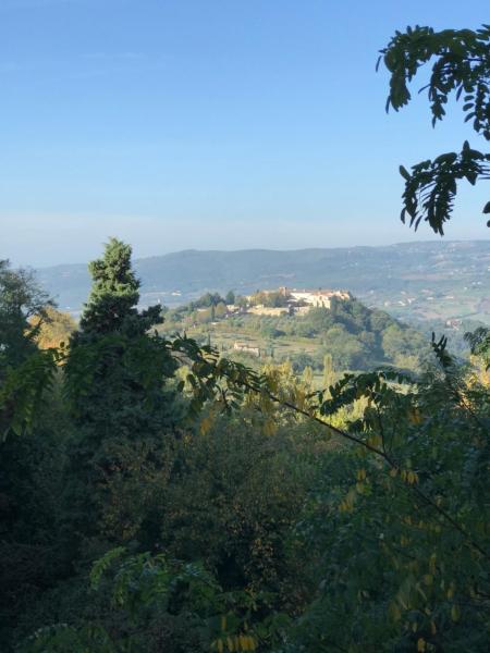 House In Central Todi With Sensational Views Of Surrounding Countryside - Provincia di Perugia