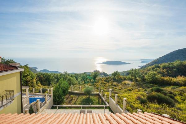 Sunbreeze Delux Vilas - Montenegro