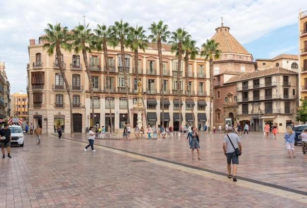 By Malagagrupos Larios Centro Historico Parking Gratis - Málaga