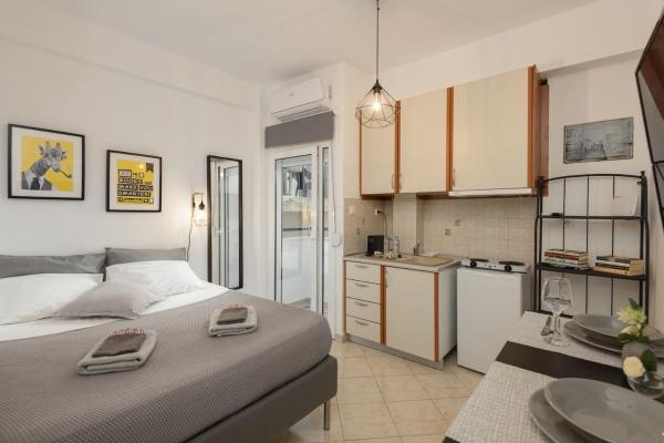 Central Studio! Fiber Wifi, Ac, Private, Self Check-in! - Thessaloniki