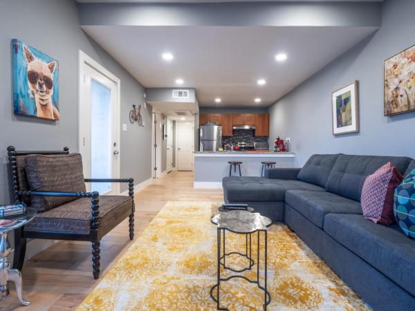Chic Condo Near Downtown Austin! - Austin, TX