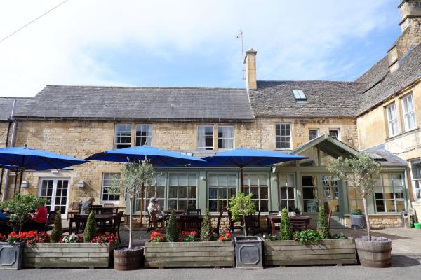 Noel Arms - "A Bespoke Hotel" - Broadway