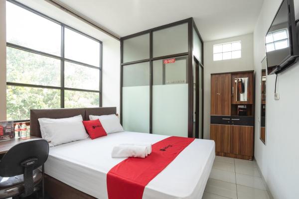 Reddoorz Near Eka Hospital Bsd City - Giacarta