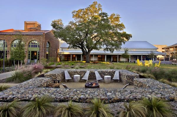 Cavalry Court, By Valencia Hotel Collection - Bryan, TX