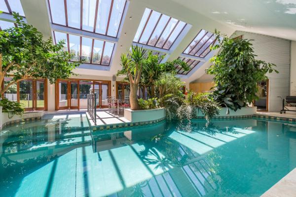 Bond Estate Luxury Accommodation - Rolleston