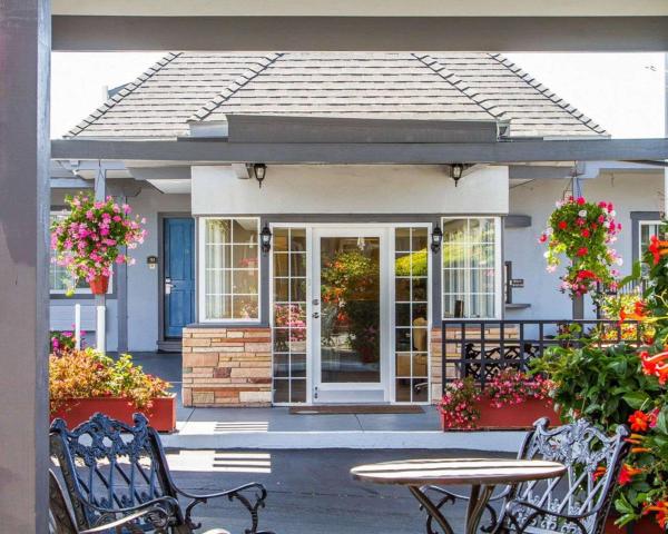 Blu Pacific Hotel - Seaside, CA