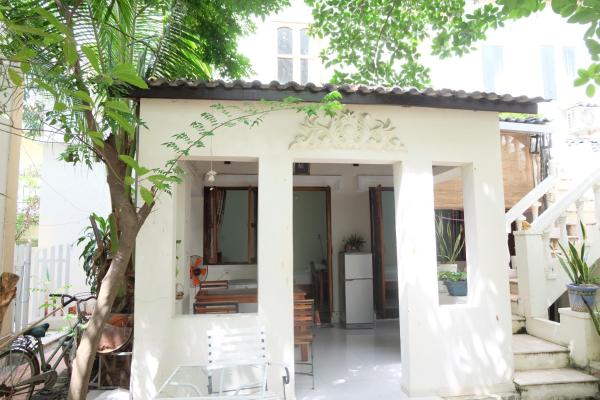 Moon House Tropical Garden - East Side - Vietnam